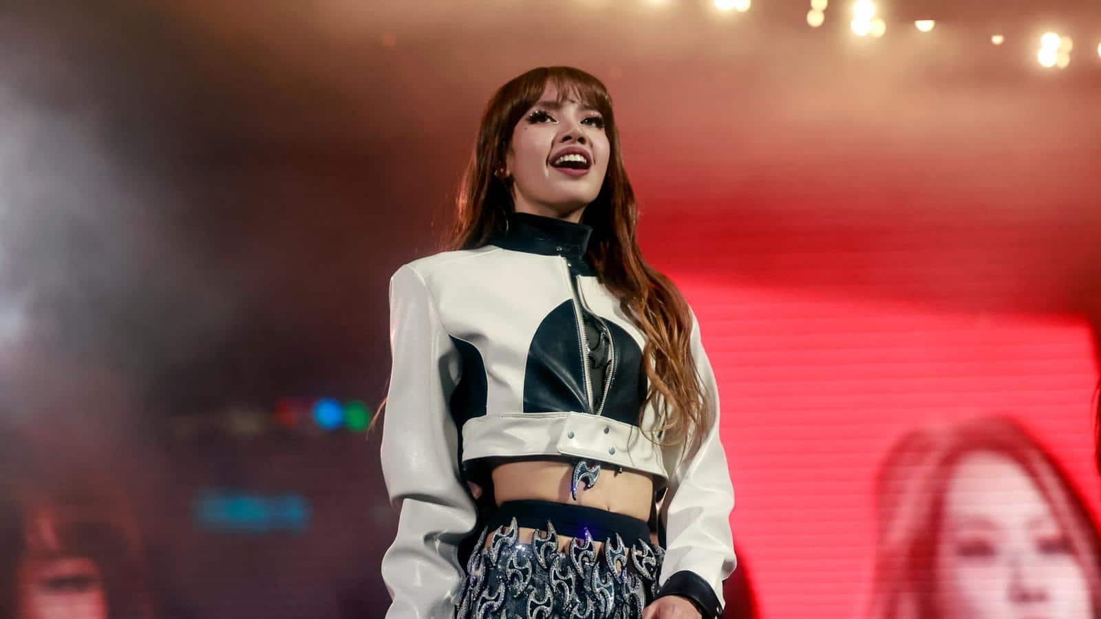Lisa de Blackpink censurée en Chine : La star du Crazy Horse frappe un ...