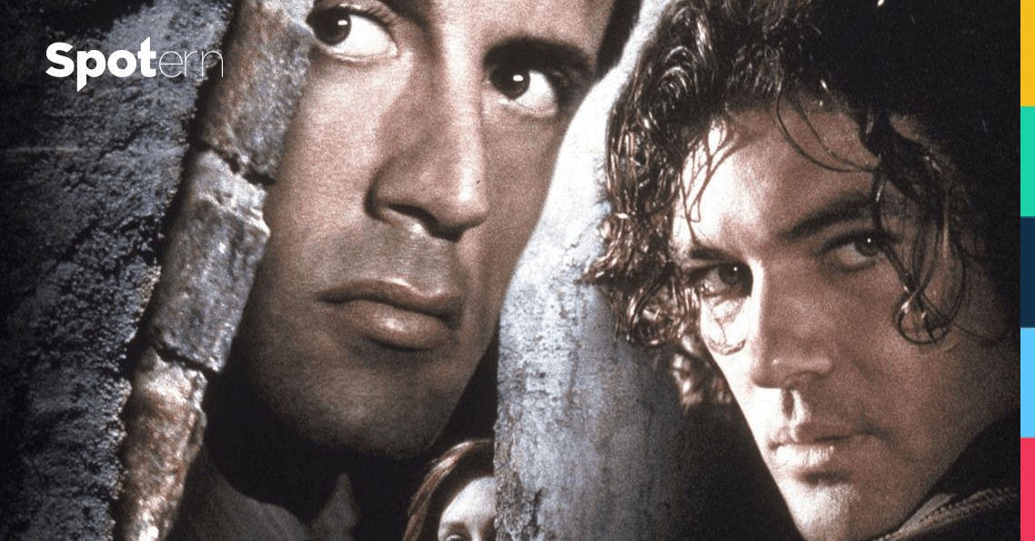 Electra (played by Julianne Moore) outfits on Assassins