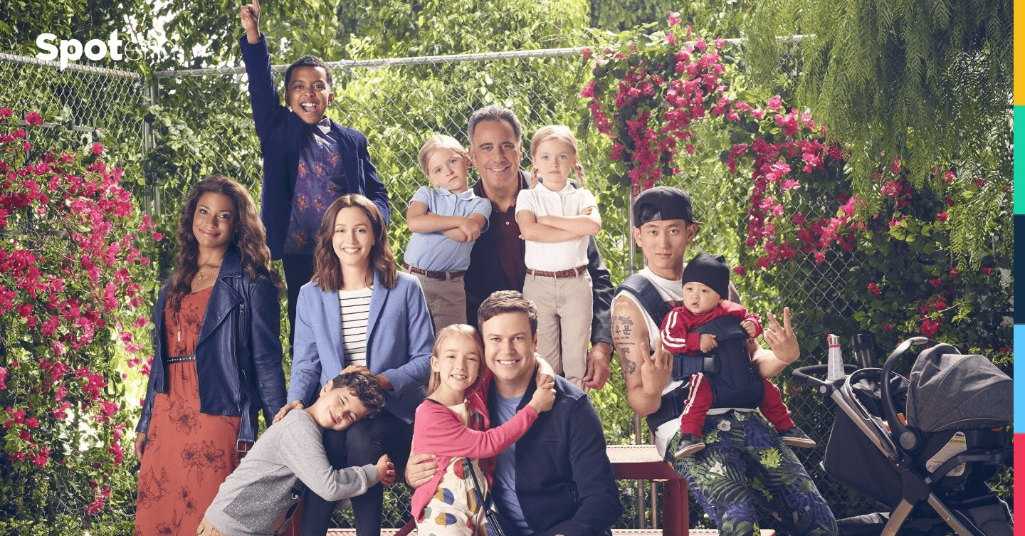 Kay (played by D'Arcy Carden) outfits on Single Parents