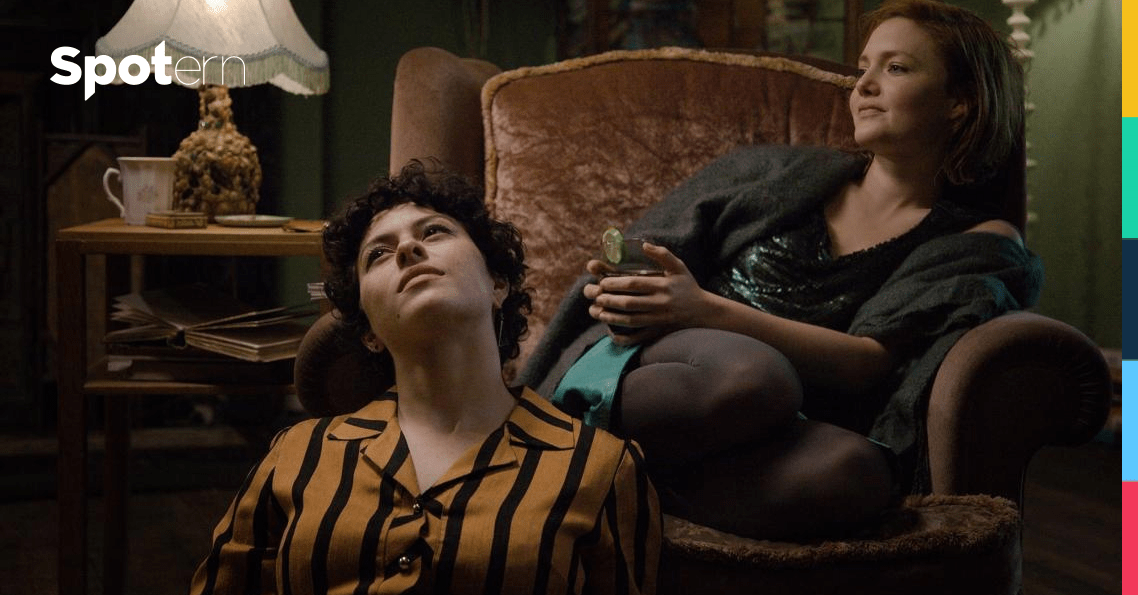 Découvrez la garde-robe de Laura (Holliday Grainger) dans Animals