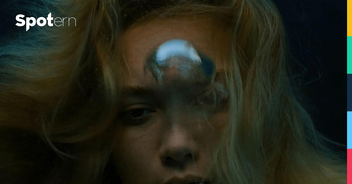 Don't Worry Darling: Clothes, Outfits, Brands, Style and Looks | Spotern