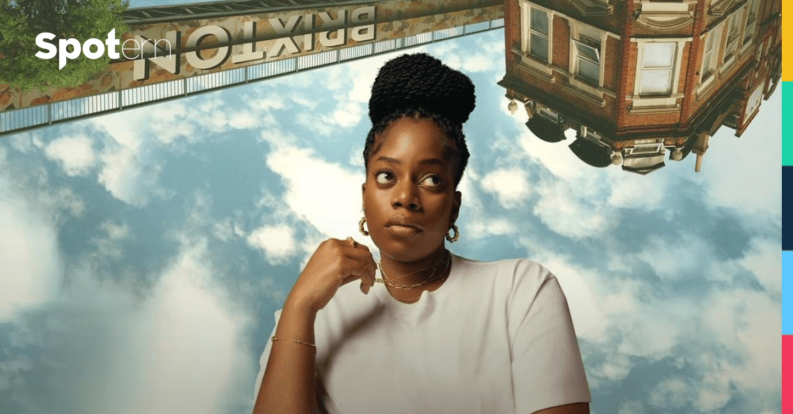 Découvrez la garde-robe de Darcy Pike (Tilly Keeper) dans Queenie