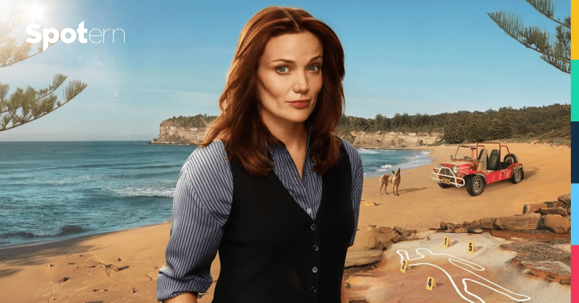 DI Mackenzie Clarke (played by Anna Samson) outfits on Return to Paradise