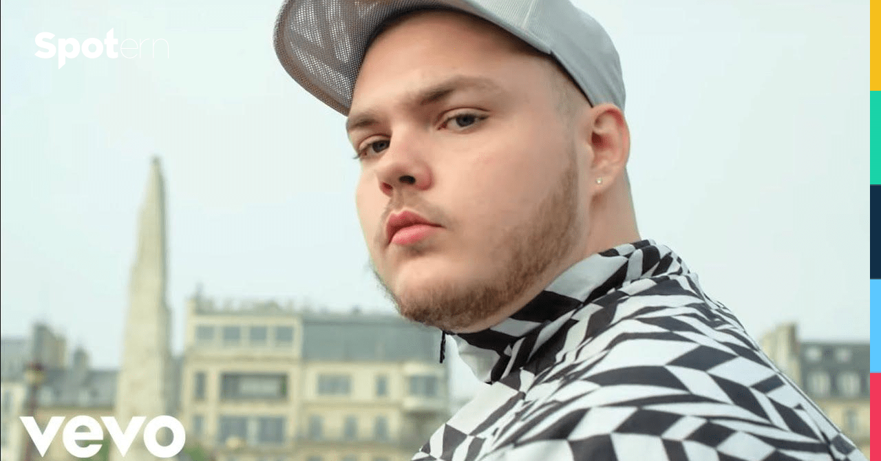 Rémy - Bella Ciao (Clip Officiel): Clothes, Outfits, Brands, Style and ...