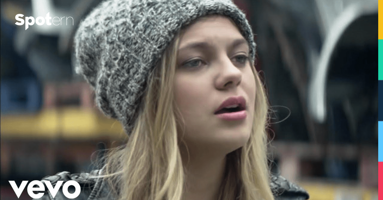 Louane - Avenir (Radio Edit Officiel): Ropa, Moda, Marca, Look y Estilo | Spotern