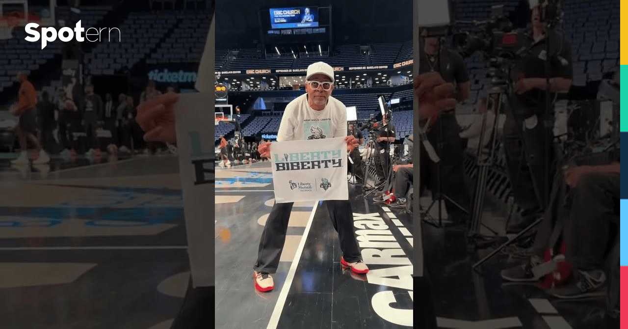 🤩 Spike Lee ready for Game 2 | New York Liberty WNBA playoffs ...