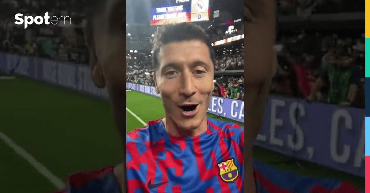 Lewandowski celebrate with the fans after debut El clasico victory 🔥 ...