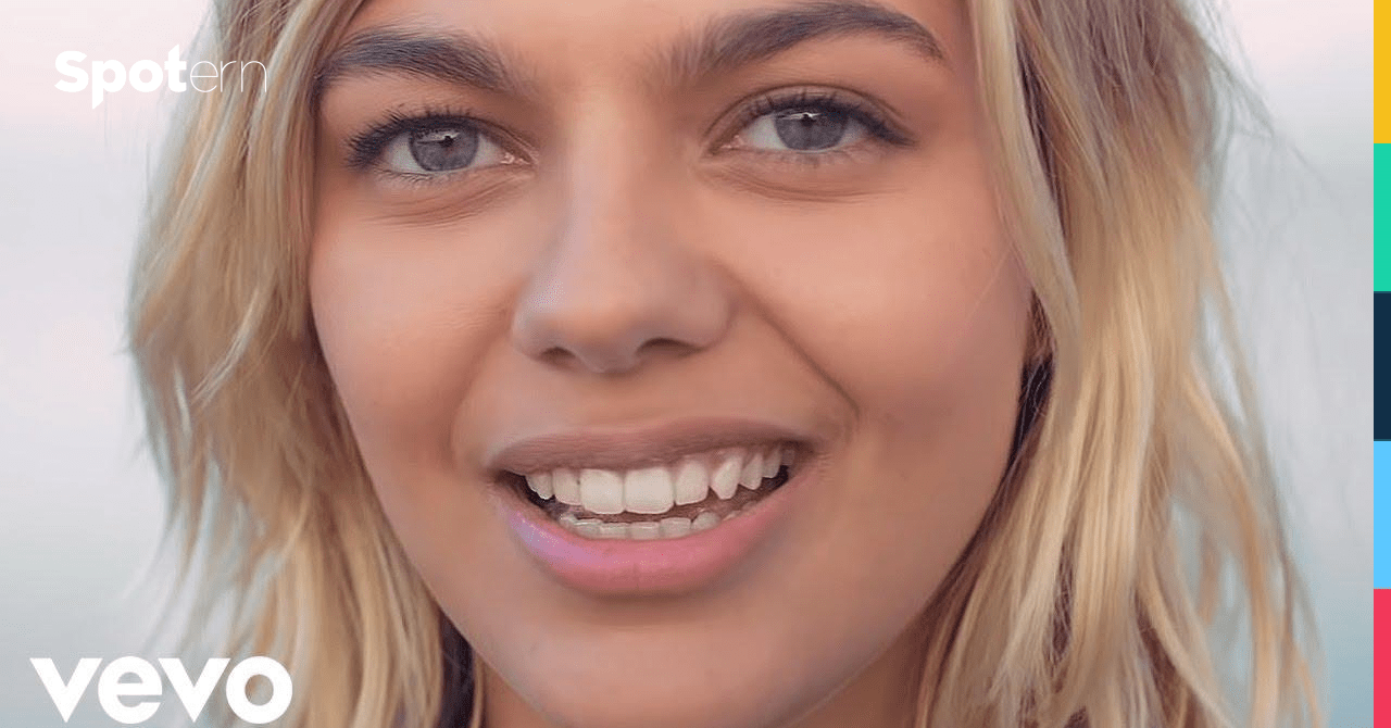 Louane - On était beau (Clip Officiel): Ropa, Moda, Marca, Look y Estilo | Spotern