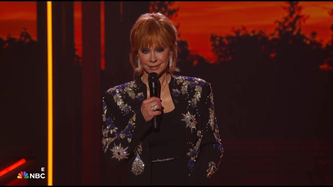 Reba McEntire Opry 100 Un blazer noir de célébration en direct porté ...
