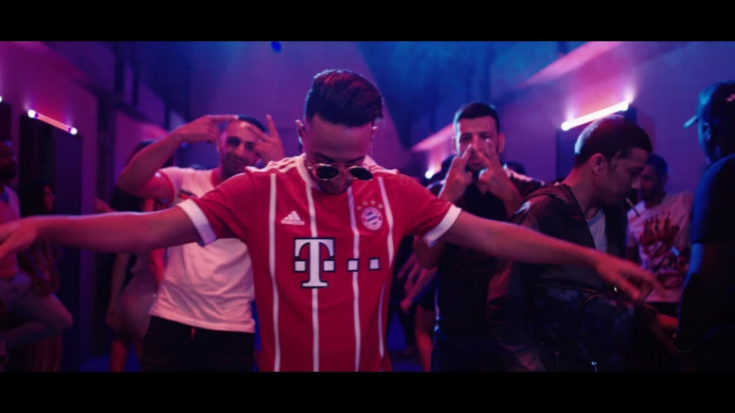 Naps - Vito (Clip Officiel): Ropa, Moda, Marca, Look y Estilo | Spotern