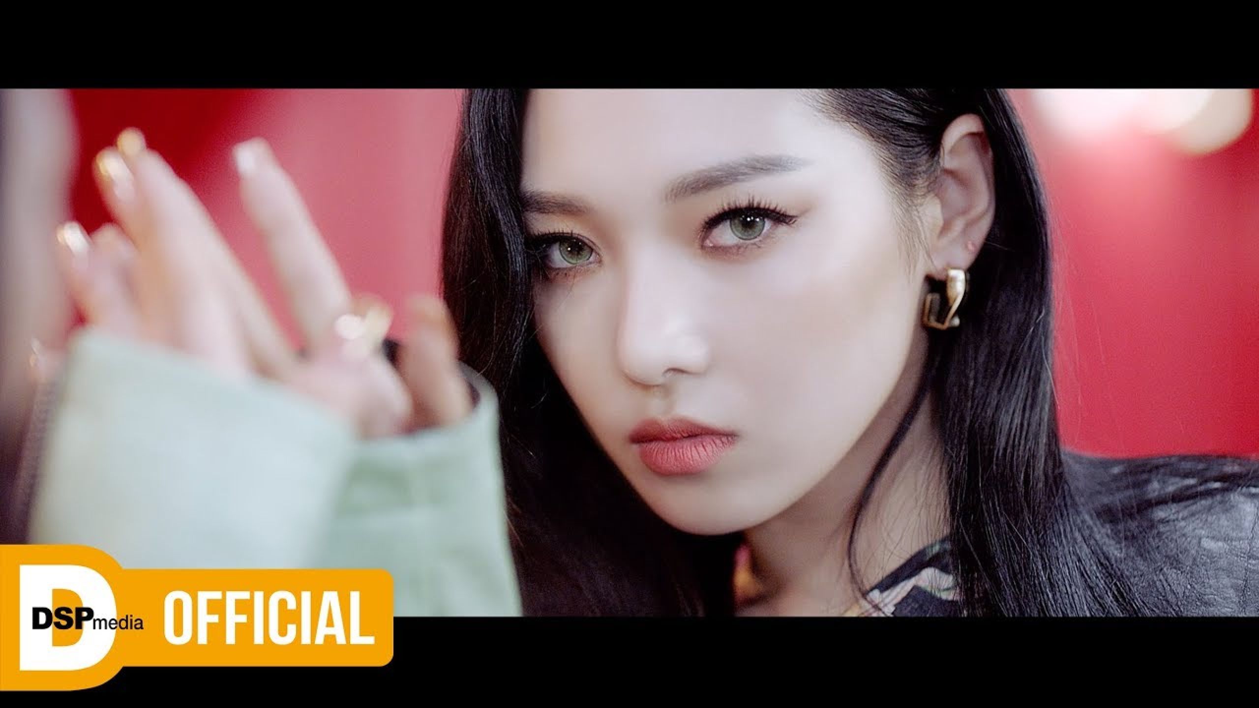 KARD - RED MOON _ M/V: Clothes, Outfits, Brands, Style and Looks | Spotern