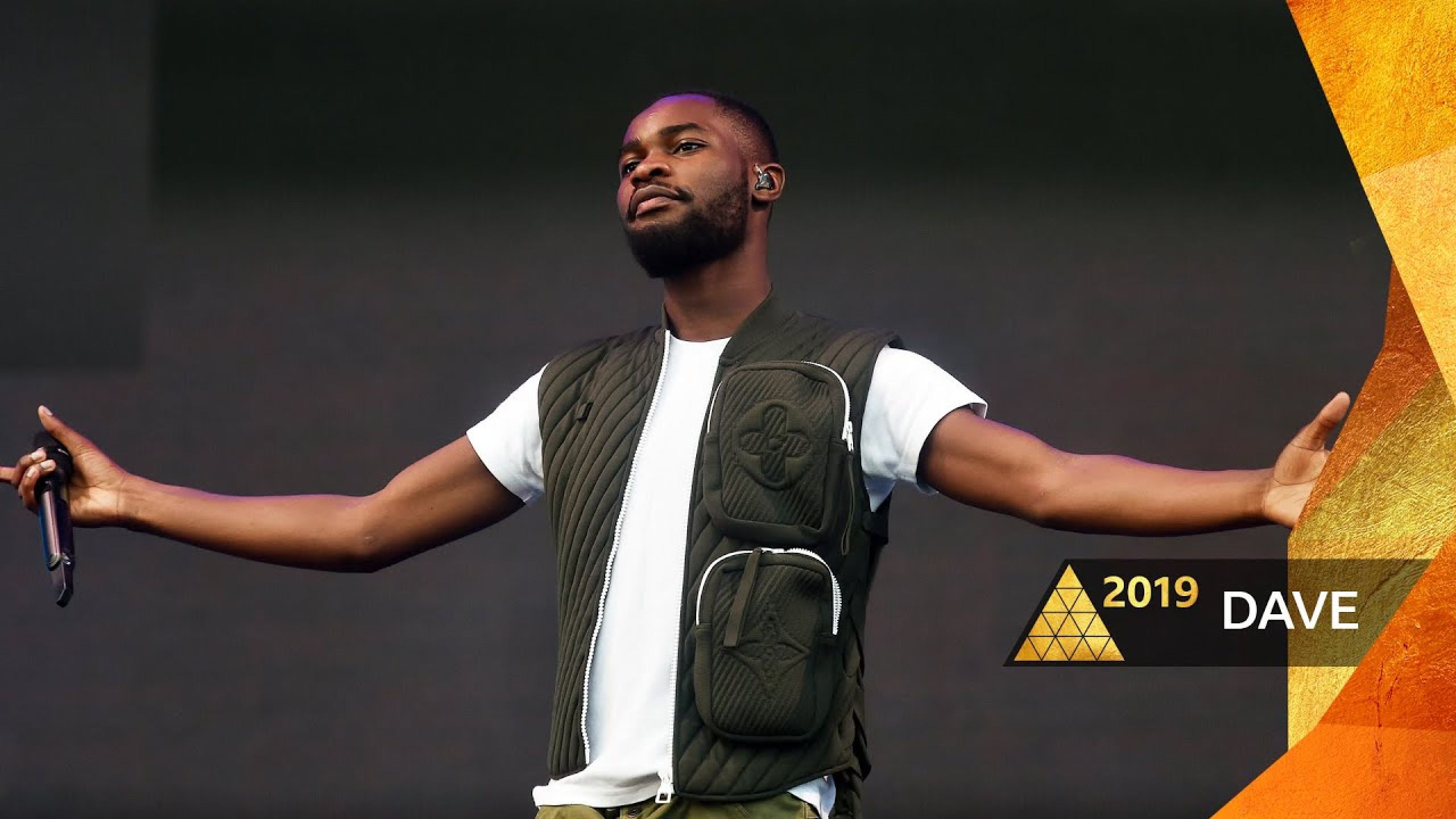 Dave - Location (Glastonbury 2019): Clothes, Outfits, Brands, Style and ...