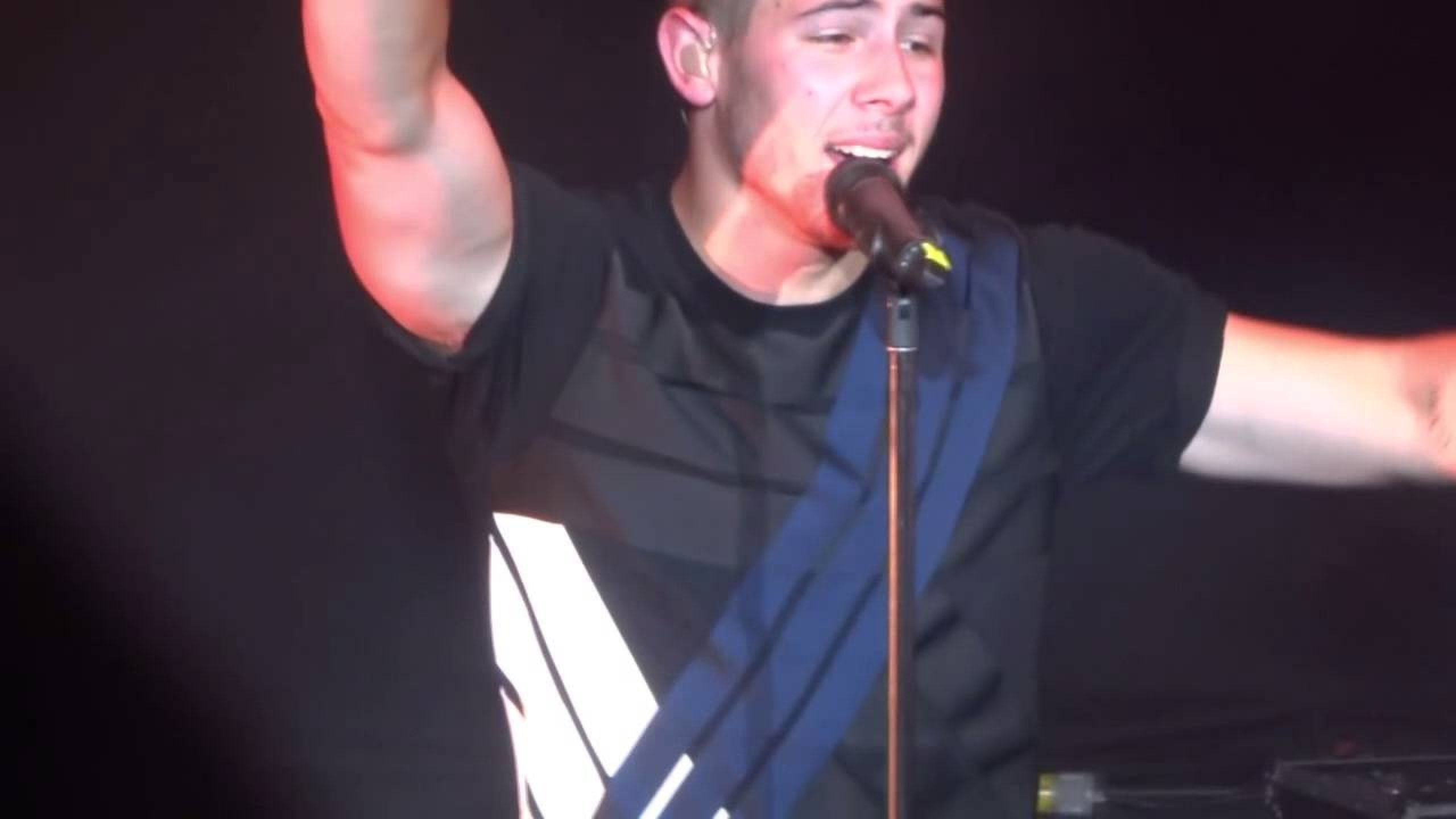 Nick Jonas Concert Dominican Republic: Clothes, Outfits, Brands, Style ...