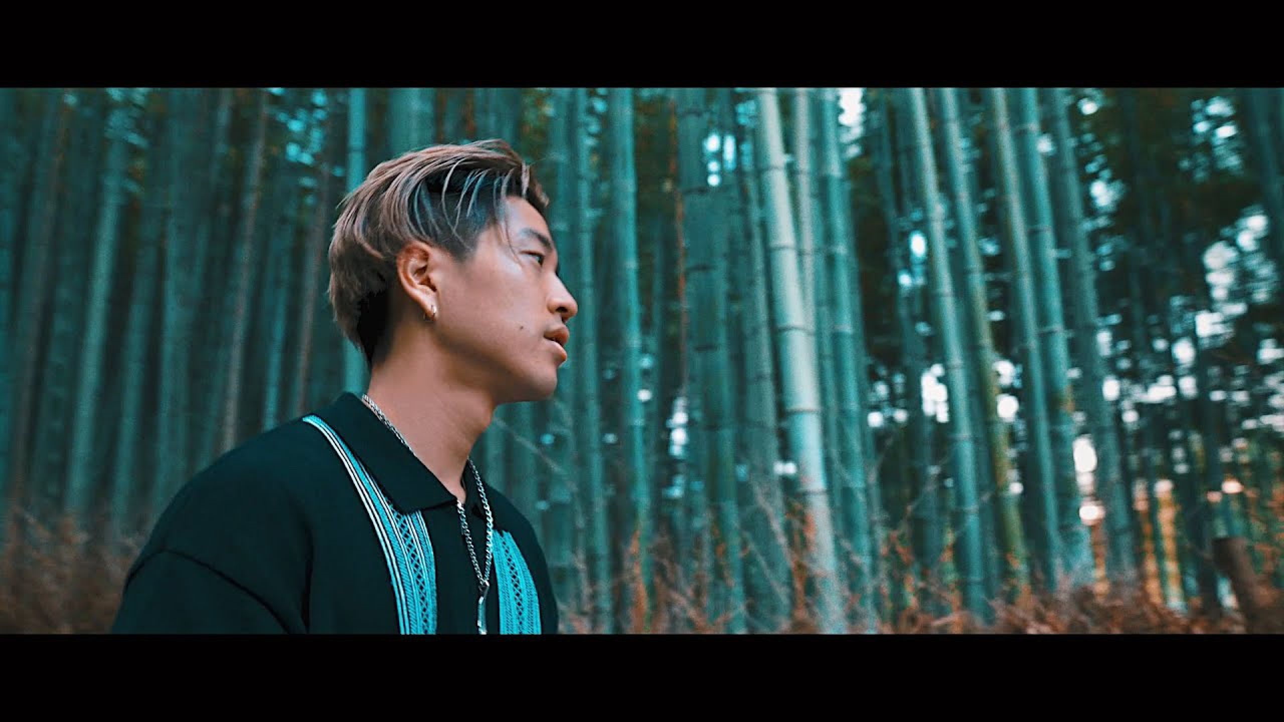 Junoflo - Wide Awake (Official Video): Clothes, Outfits, Brands, Style ...