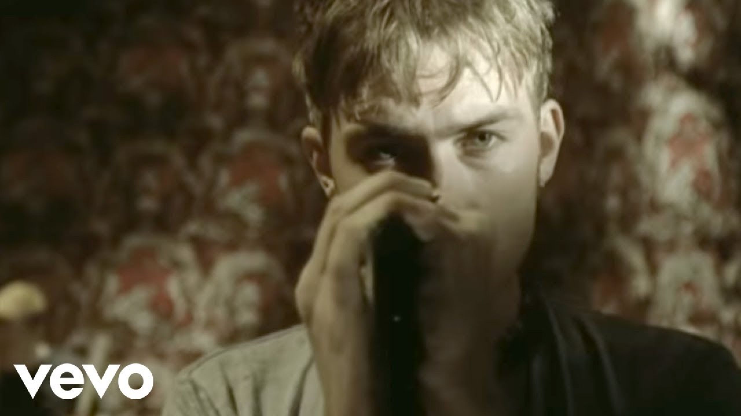 Blur - Song 2 (Official Music Video): Ropa, Moda, Marca, Look y Estilo ...