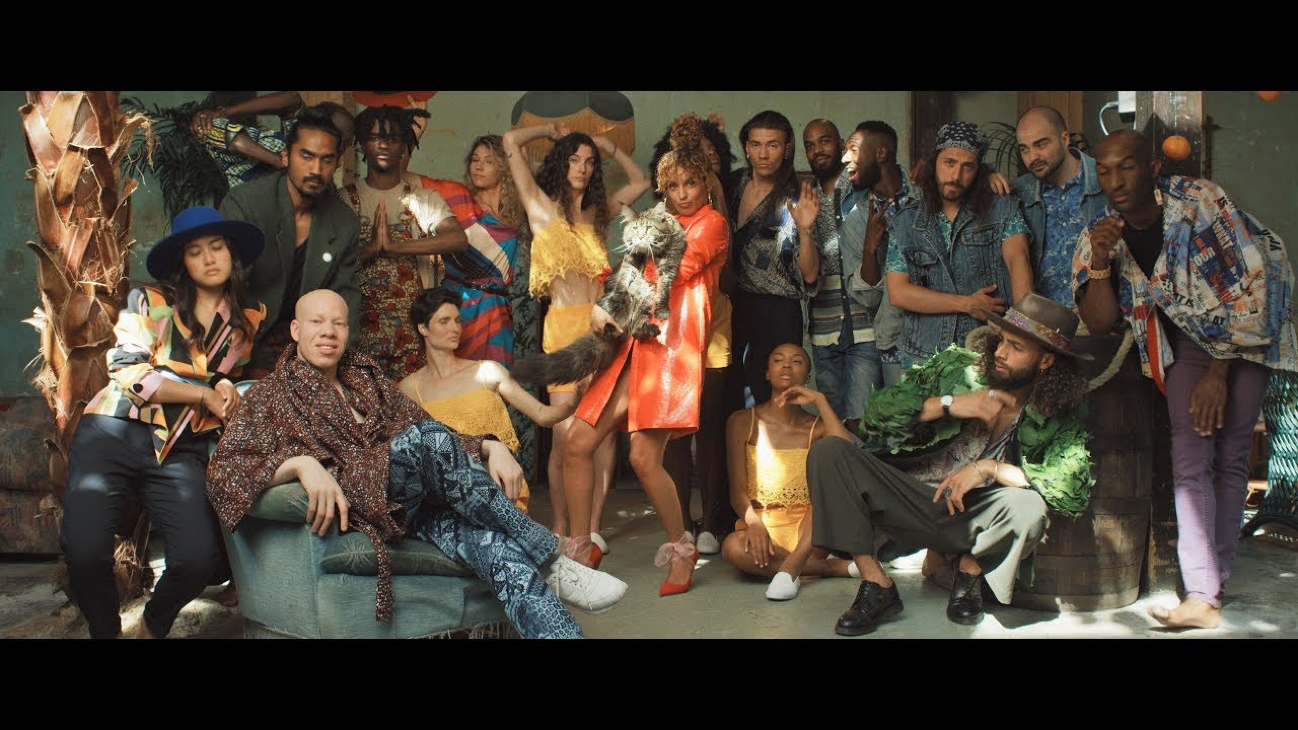 TAL - D.A.O.W (Dance All Over the World) (Clip officiel): Clothes ...