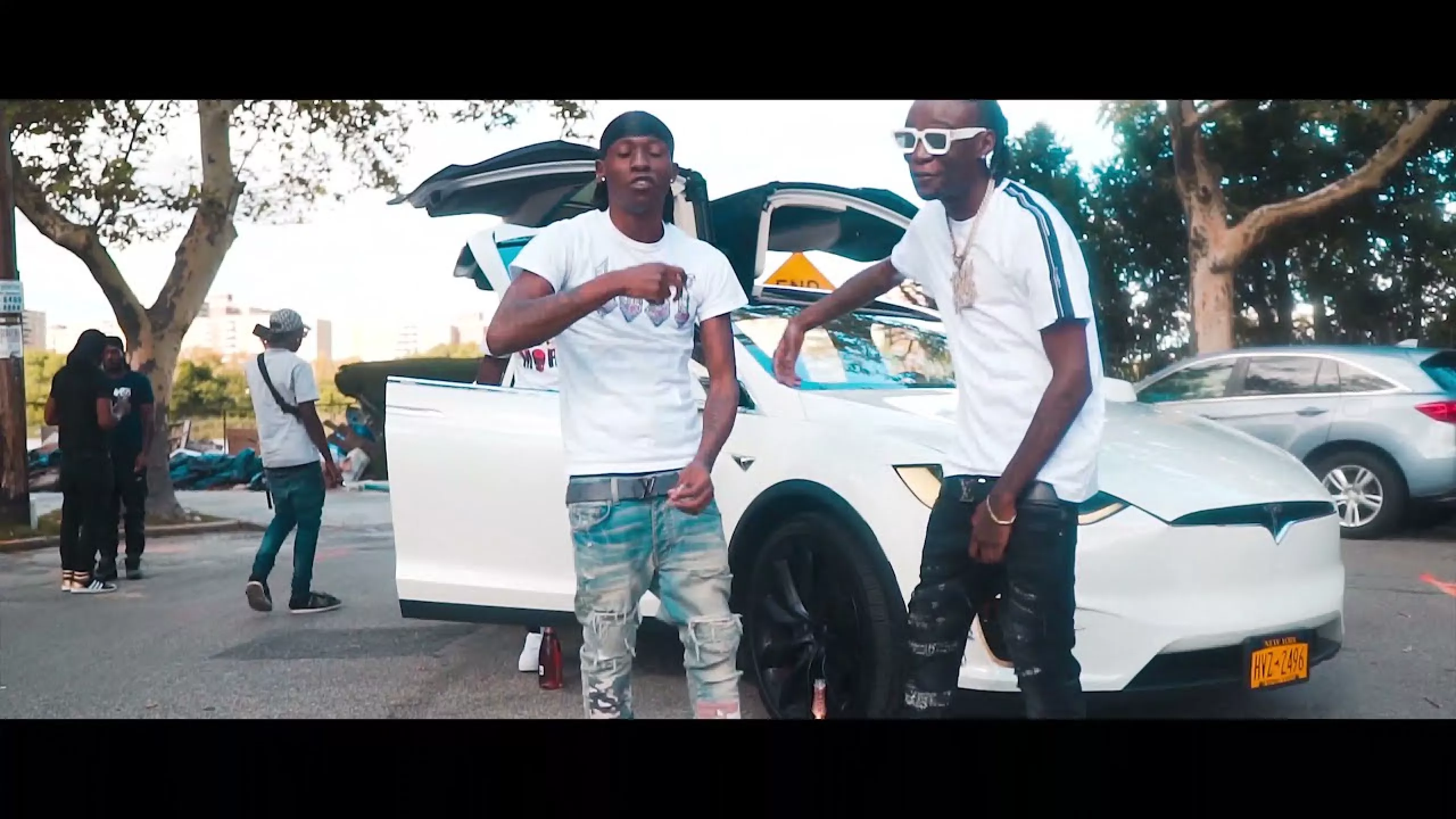 TAYY FLOSS X QUELLY WOO - "GRAMMY" (OFFICIAL MUSIC VIDEO): Clothes, Outfits, Brands, Style and ...