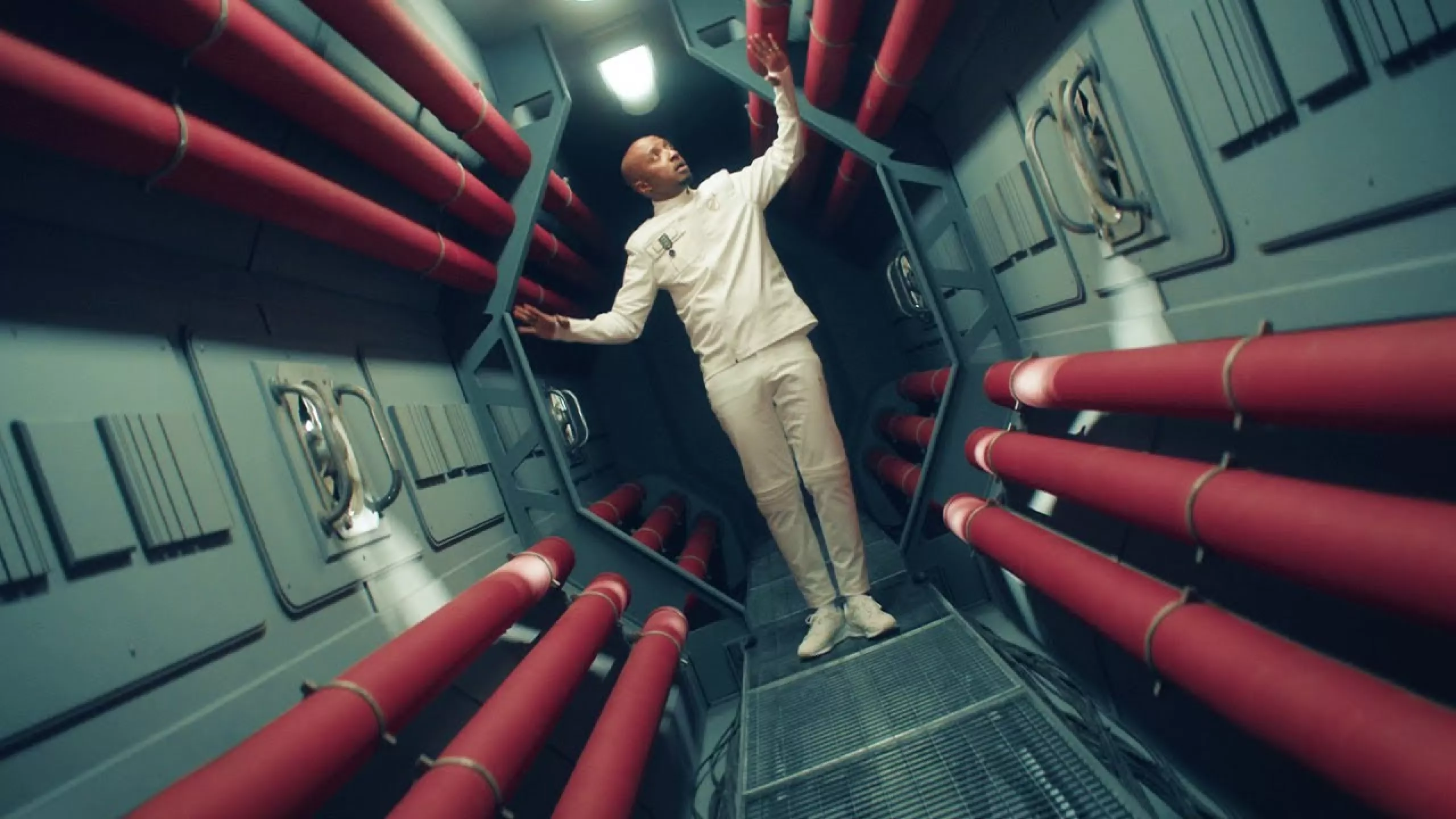 Soprano - Dingue (Clip officiel): Clothes, Outfits, Brands, Style and Looks | Spotern