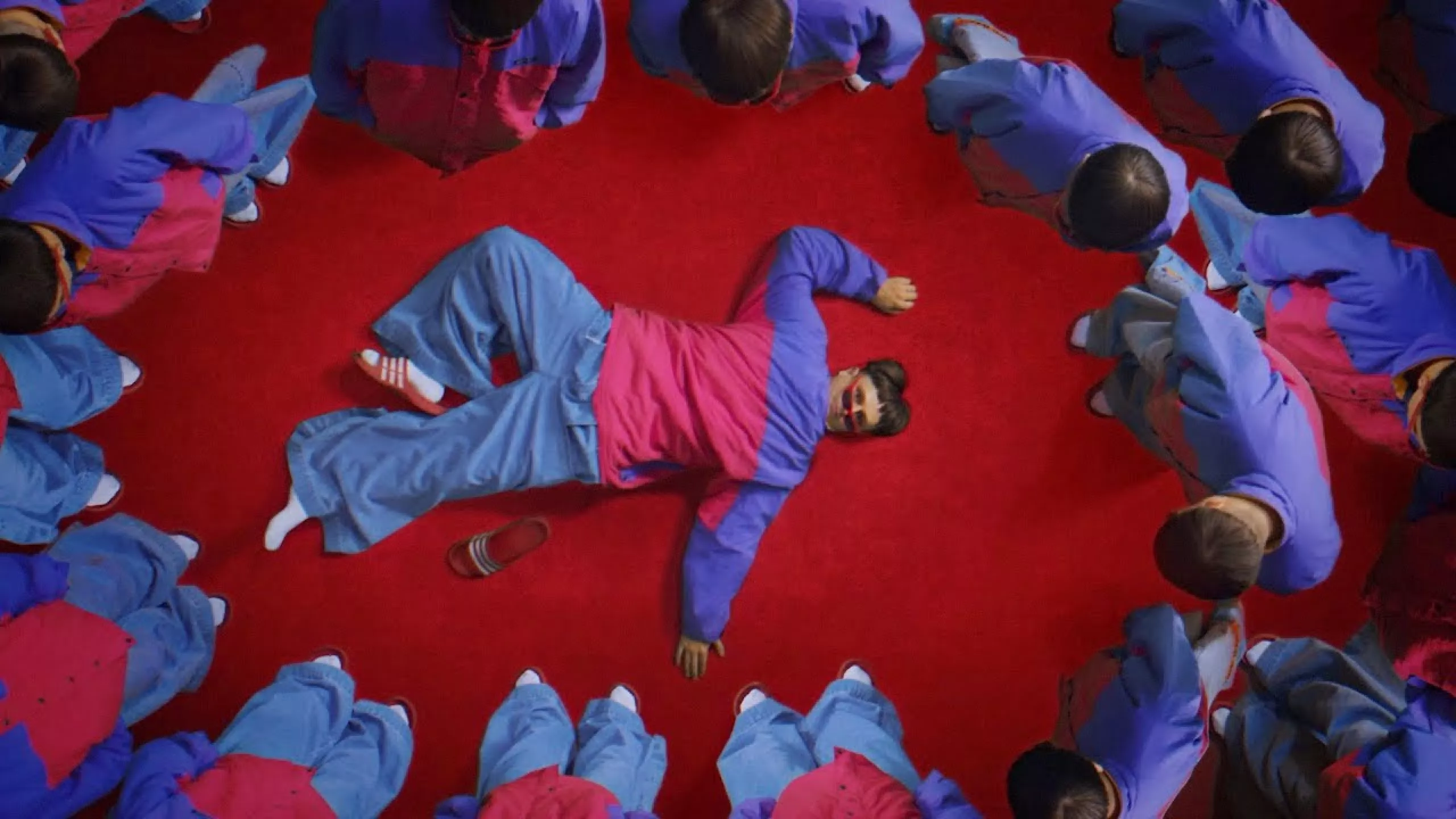 Oliver Tree - Life Goes On [Music Video]: Clothes, Outfits, Brands ...