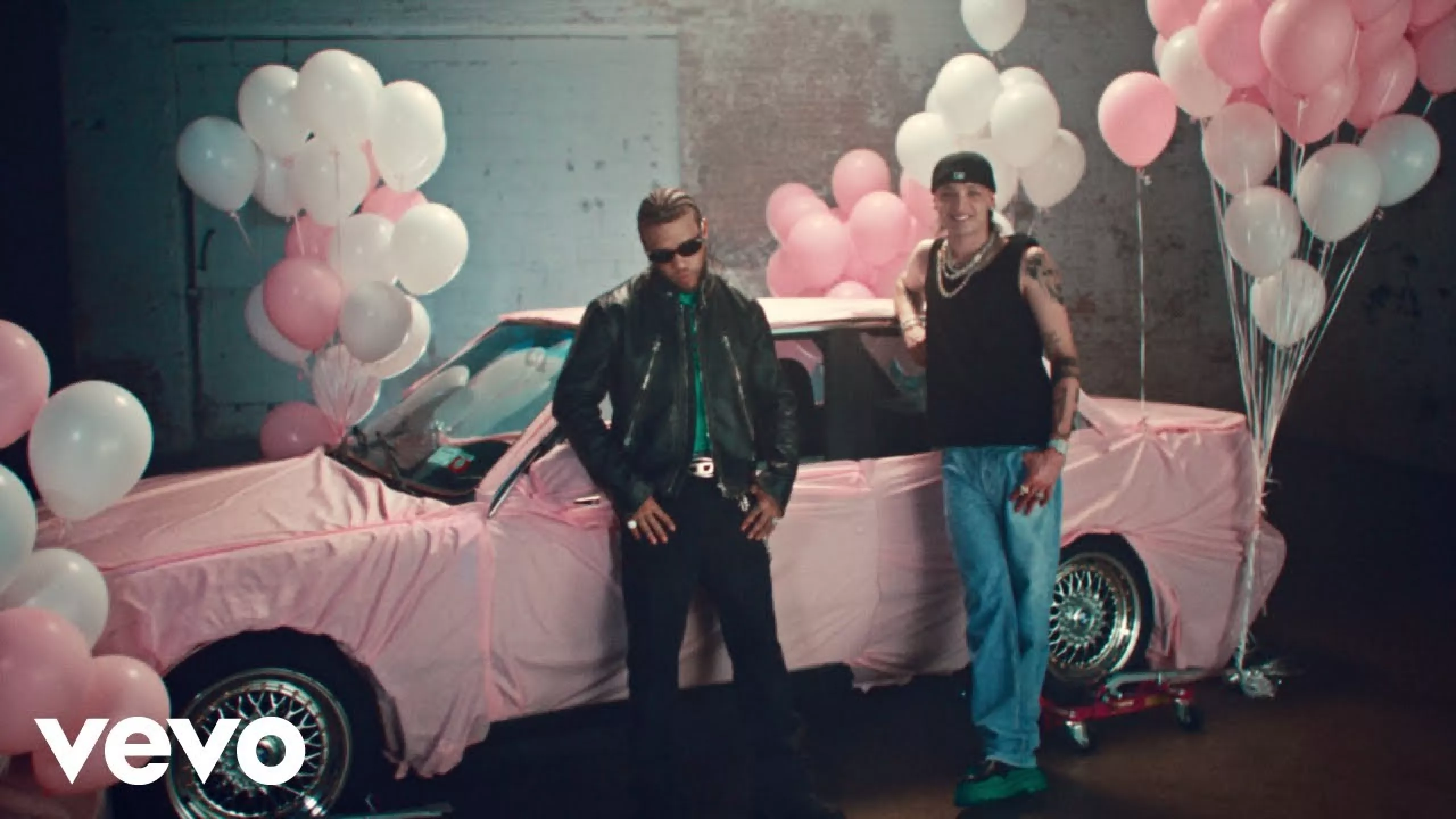 Jhayco, Peso Pluma - Ex-Special (Official Video): Clothes, Outfits ...