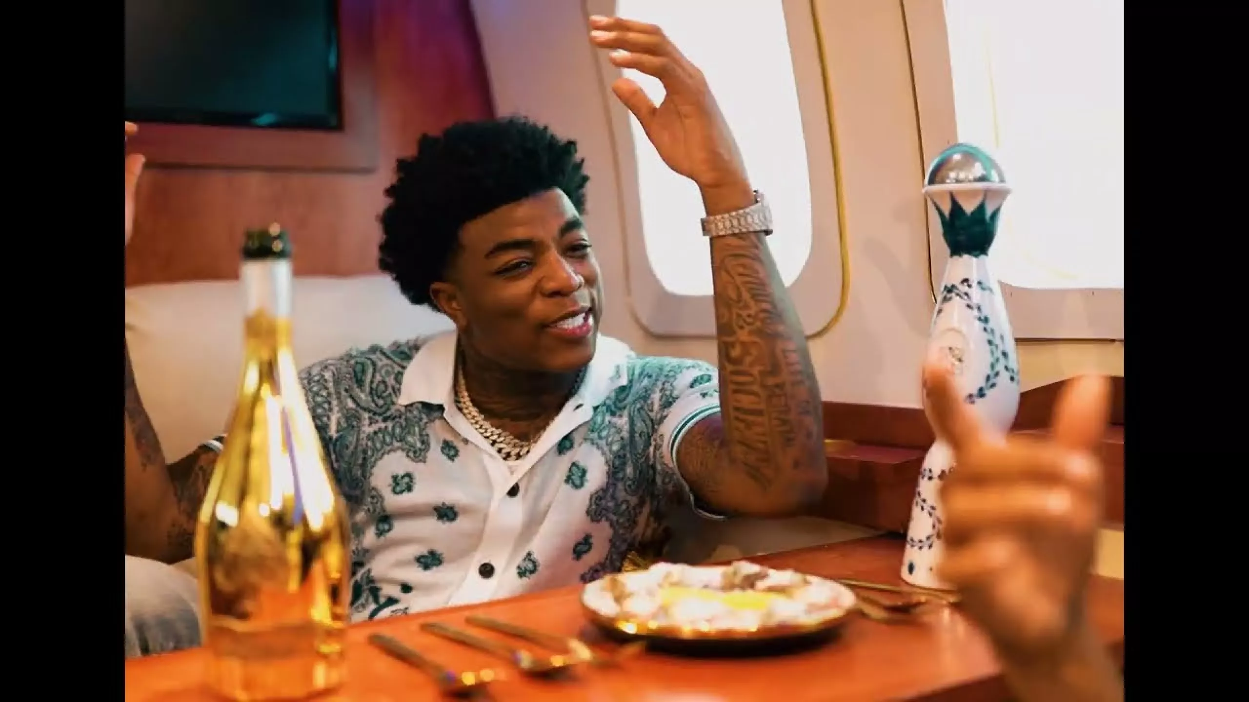 Yungeen Ace - Roadkill (Official Music Video): Clothes, Outfits, Brands ... Yungeen Ace - Roadkill (Official Music Video): Clothes, Outfits, Brands ...