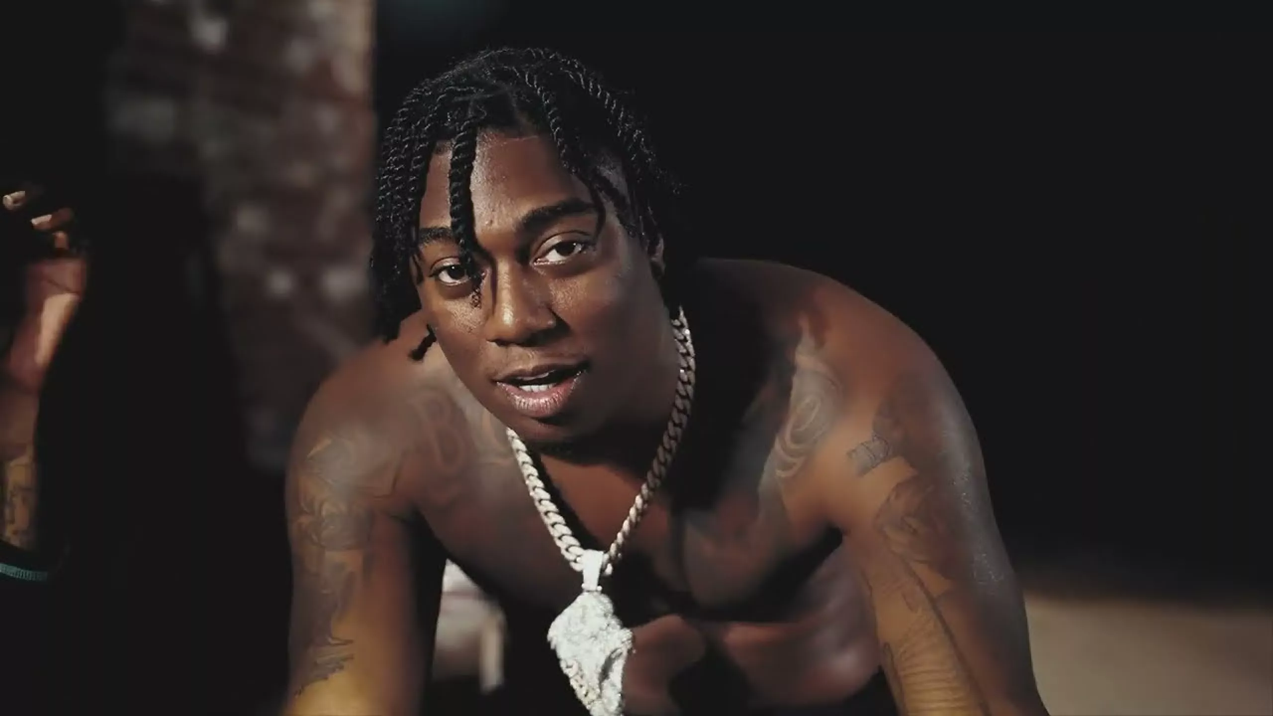 Fredo Bang - Tag Me In (Official Video): Clothes, Outfits, Brands ...