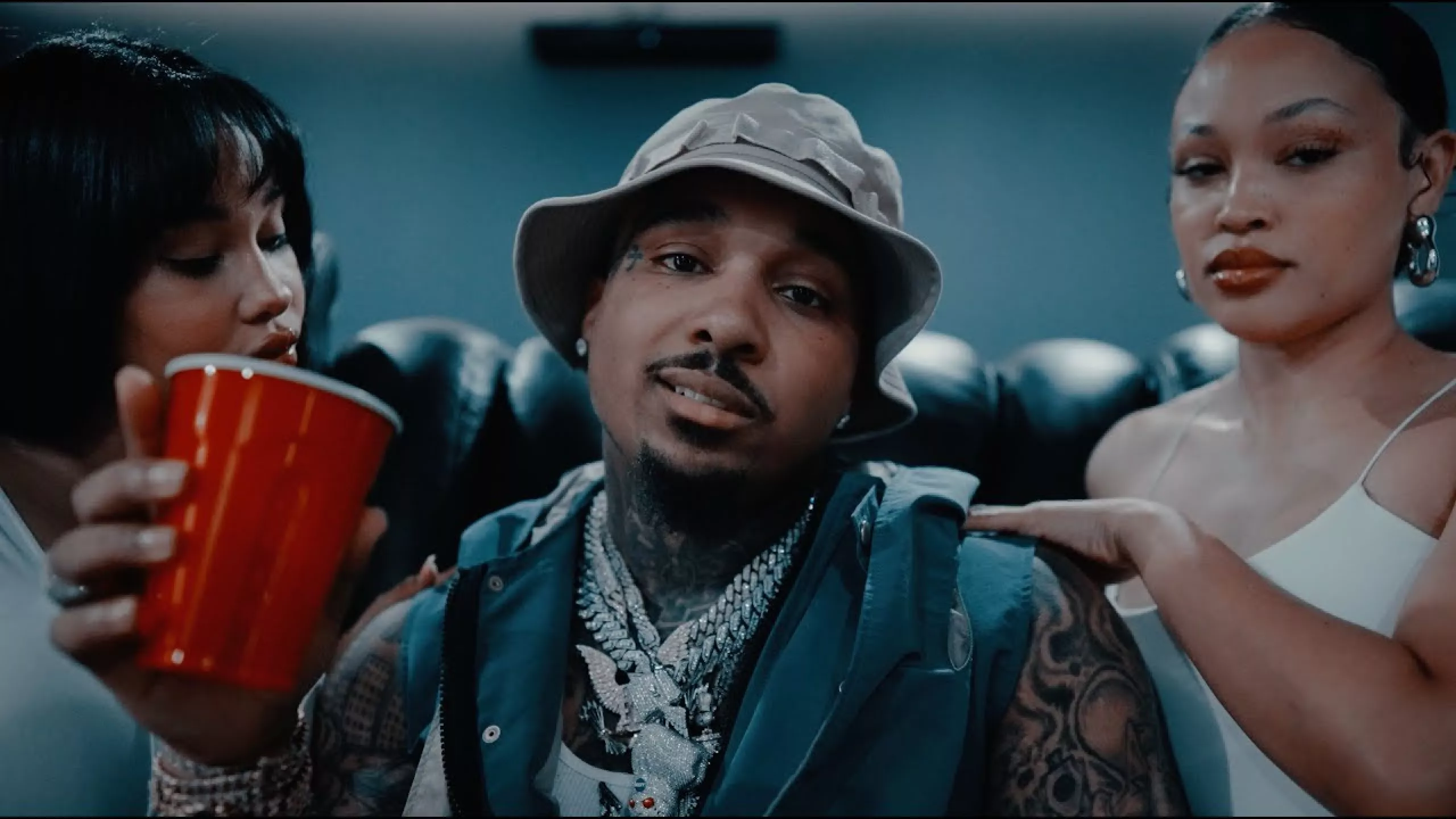 Doe Boy - HUH (Official Music Video): Clothes, Outfits, Brands, Style ...