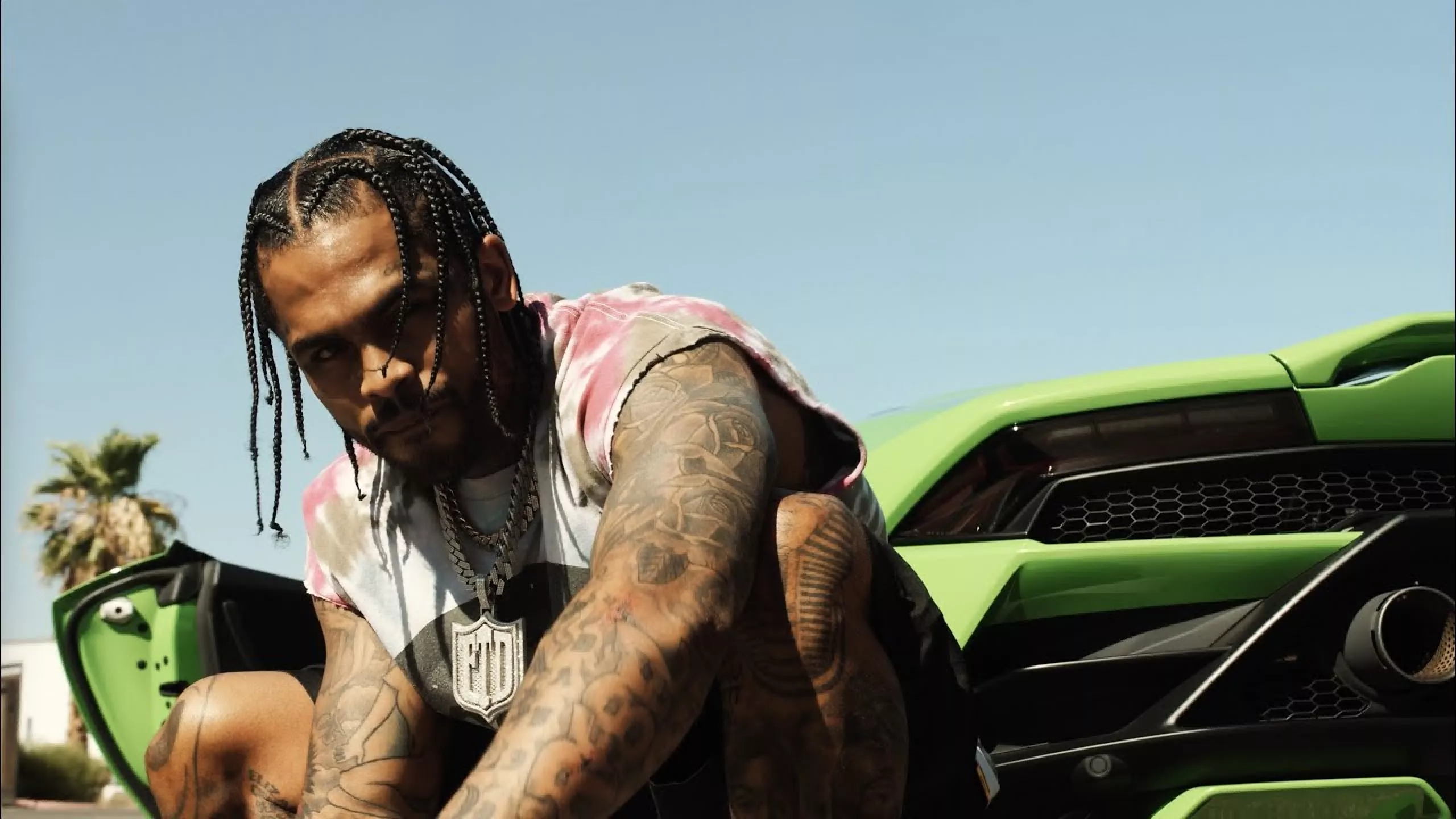 Dave East - Million Off Rap (Official Video): Clothes, Outfits, Brands ...