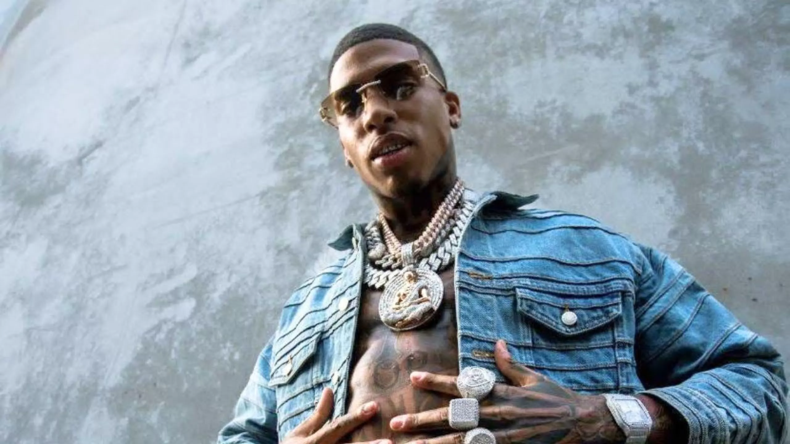 NLE Choppa - Smokin On Them (Official Music Video): Clothes, Outfits ...