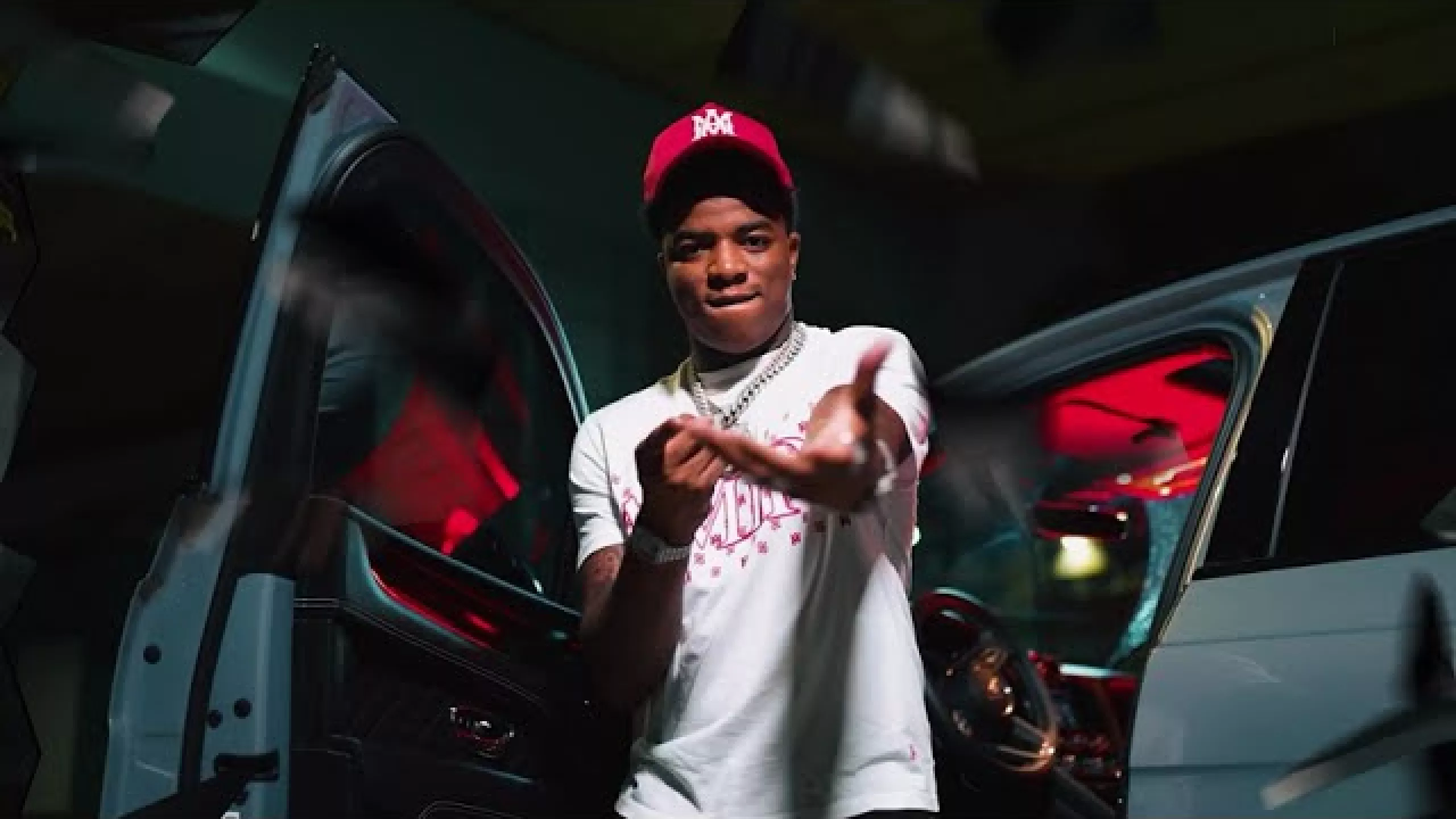 Yungeen Ace - Blood Splatter (Official Music Video): Clothes, Outfits ...