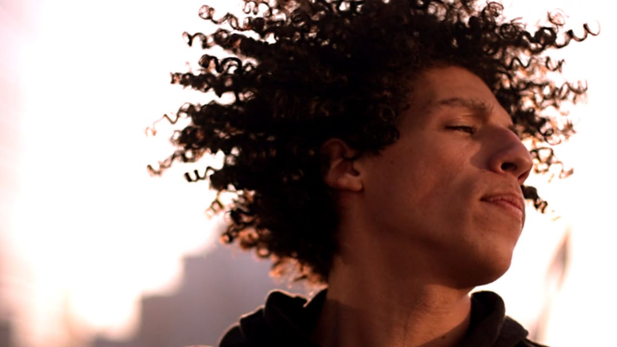 Rilès - BROTHERS (Music Video): Ropa, Moda, Marca, Look y Estilo | Spotern