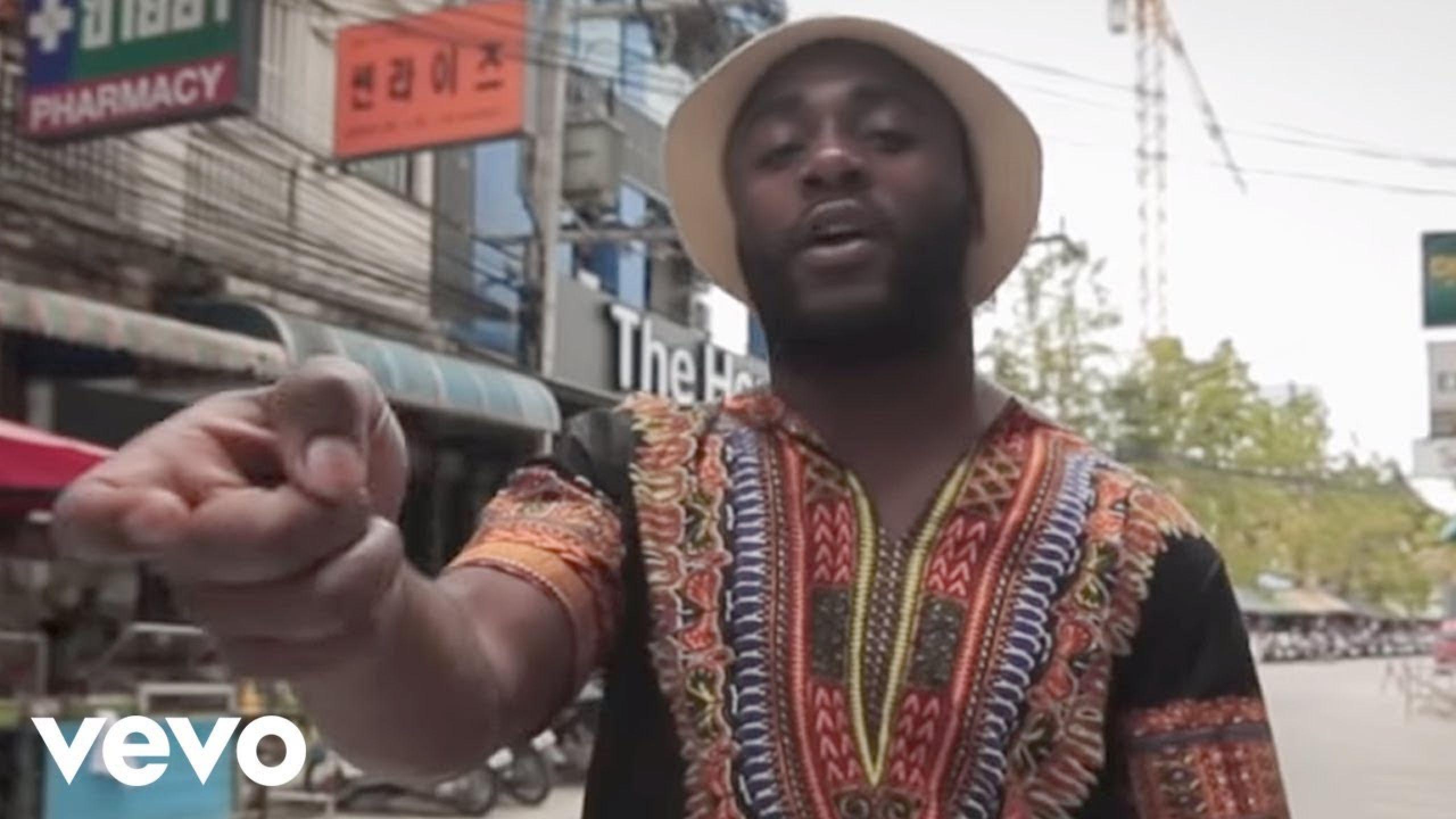 Gradur - Jamais (Clip Officiel): Clothes, Outfits, Brands, Style and Looks | Spotern