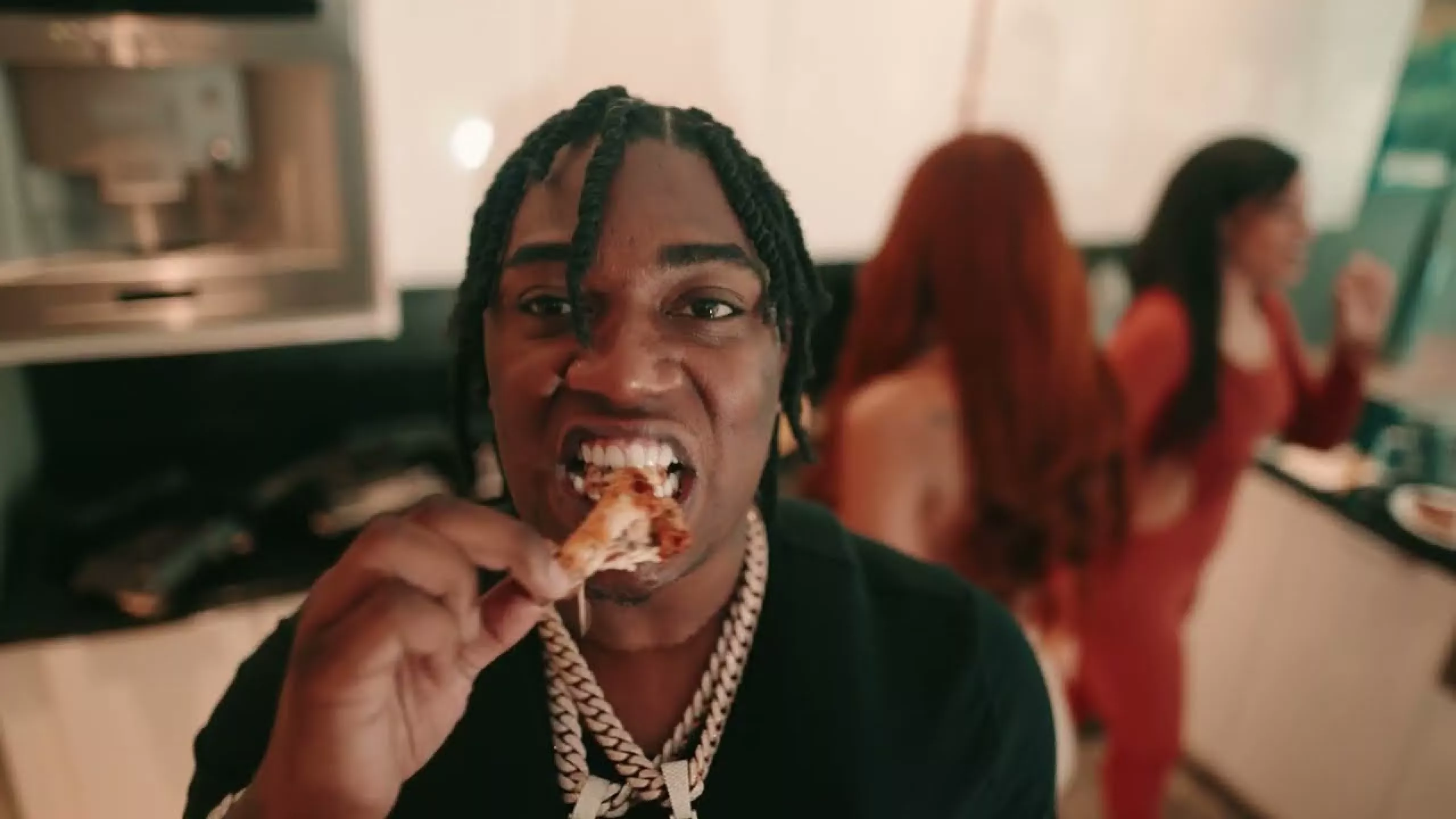 Fredo Bang - Made of Gold (Official Music Video): Clothes, Outfits ...