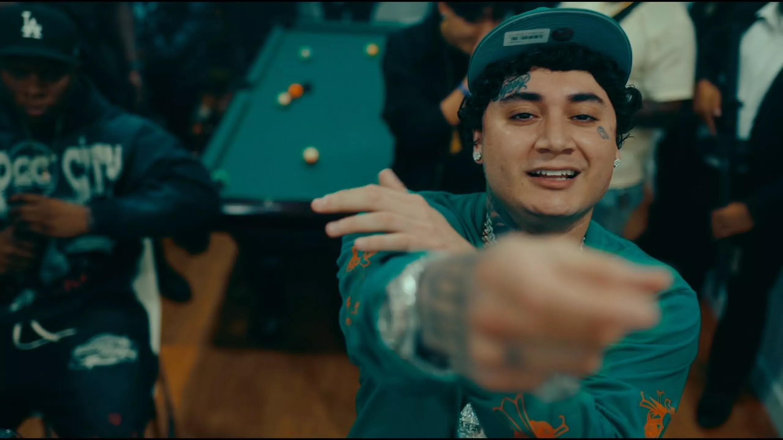 OhGeesy (Shoreline Mafia) - Fa Real [Official Music Video]: Clothes ...