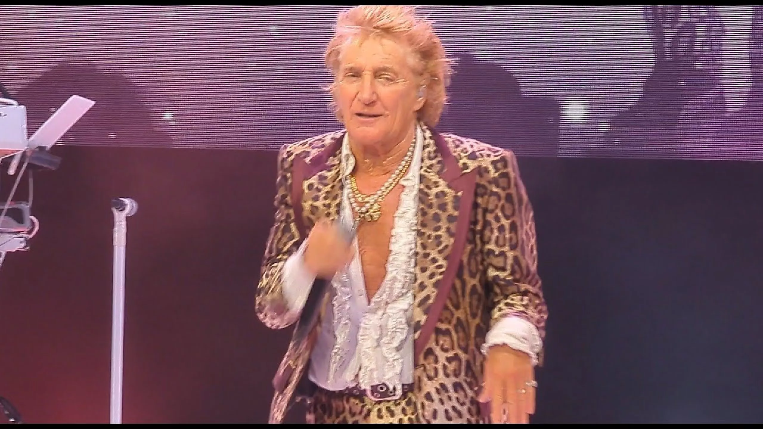 Rod Stewart First Cut is the Deepest Live One Last Time Tour Detroit ...