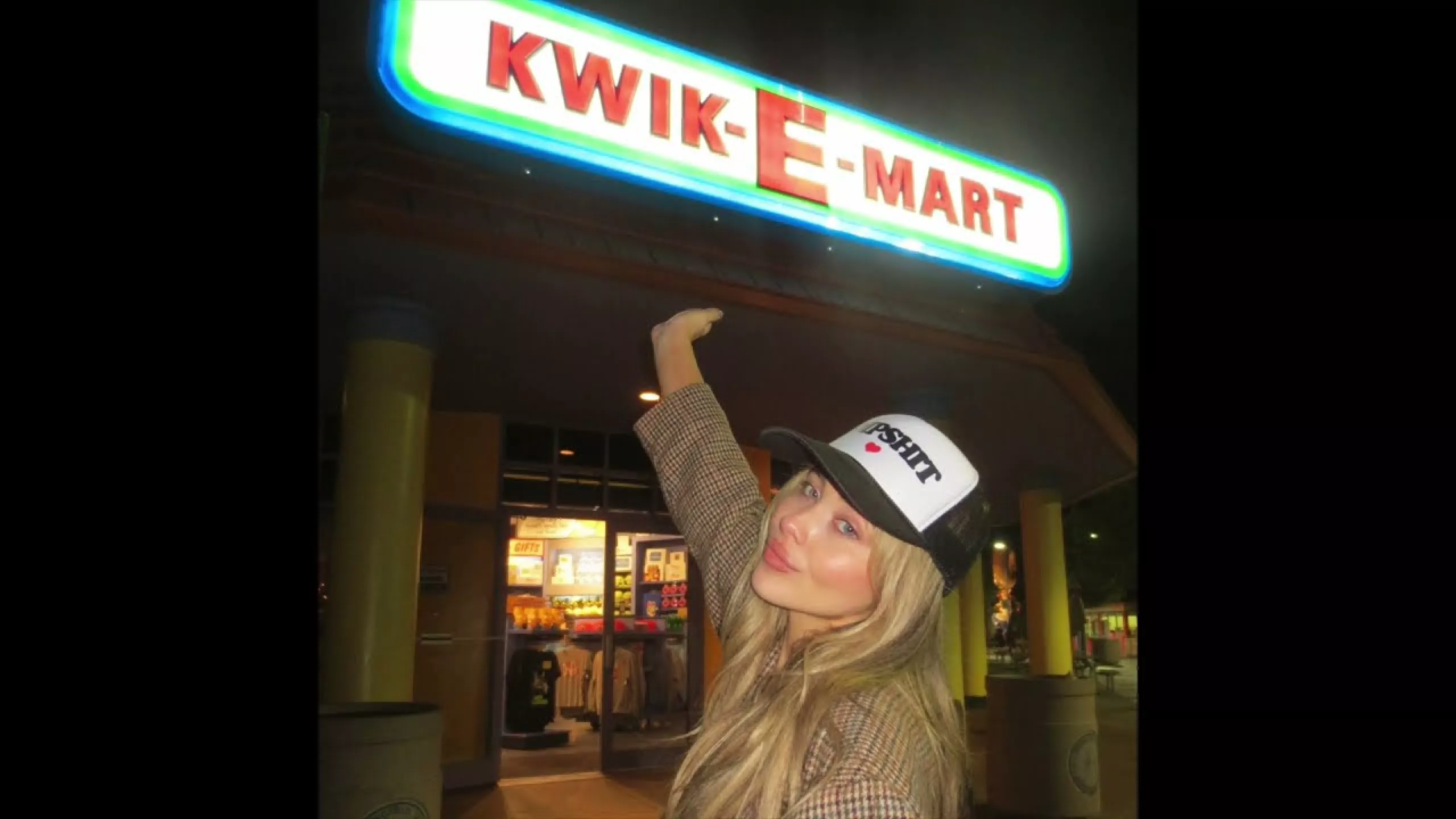 Sabrina Carpenter - Nonsense (Sped Up Version) : Vêtements, Mode ...