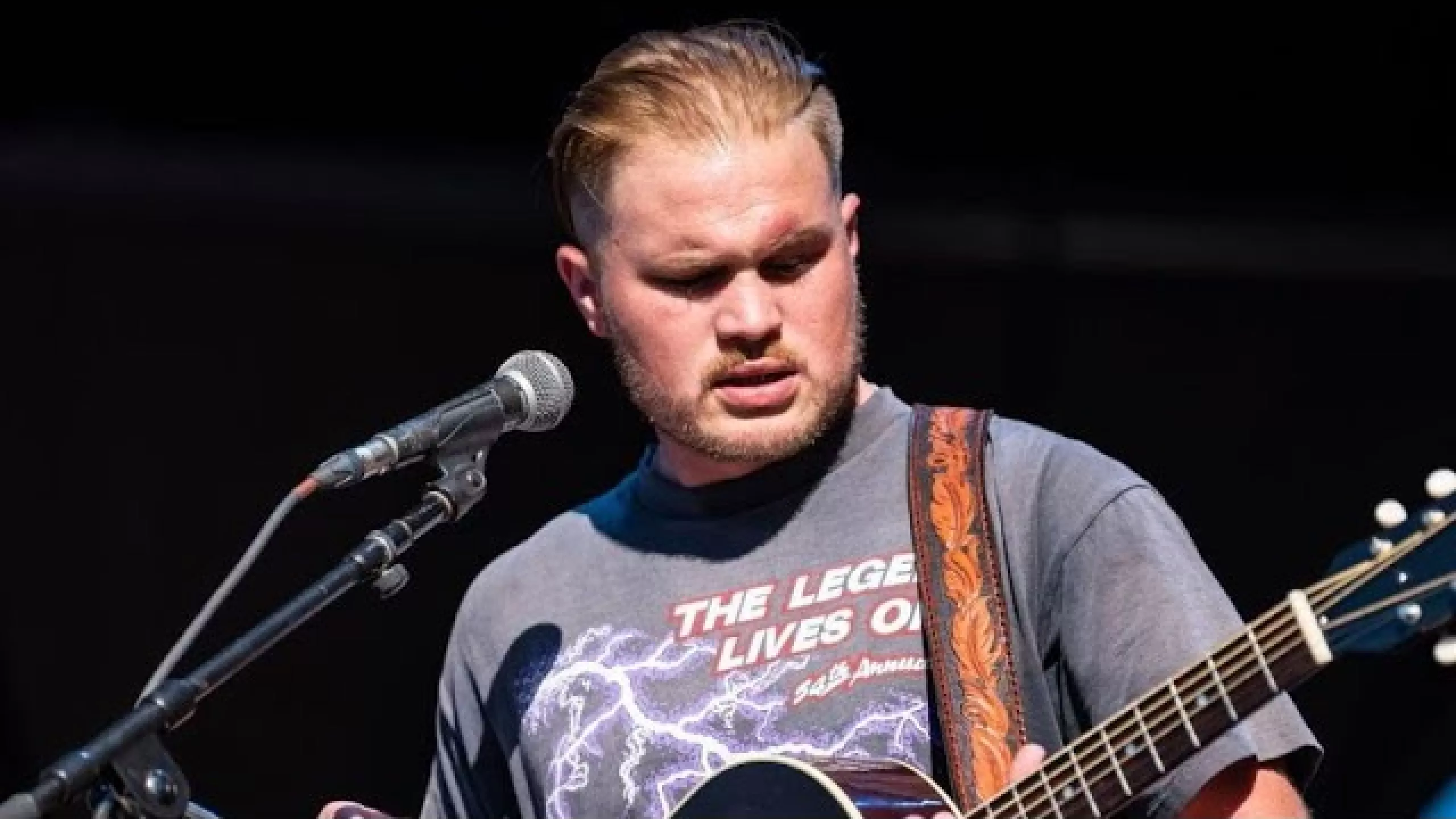 Zach Bryan's Super Bowl Promise: New Track if Eagles Win!: Clothes ...