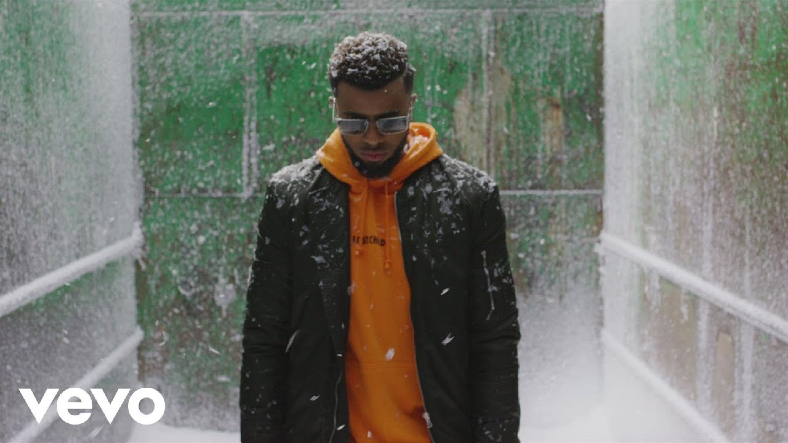 Lefa - En terrasse (Clip officiel): Clothes, Outfits, Brands, Style and ...