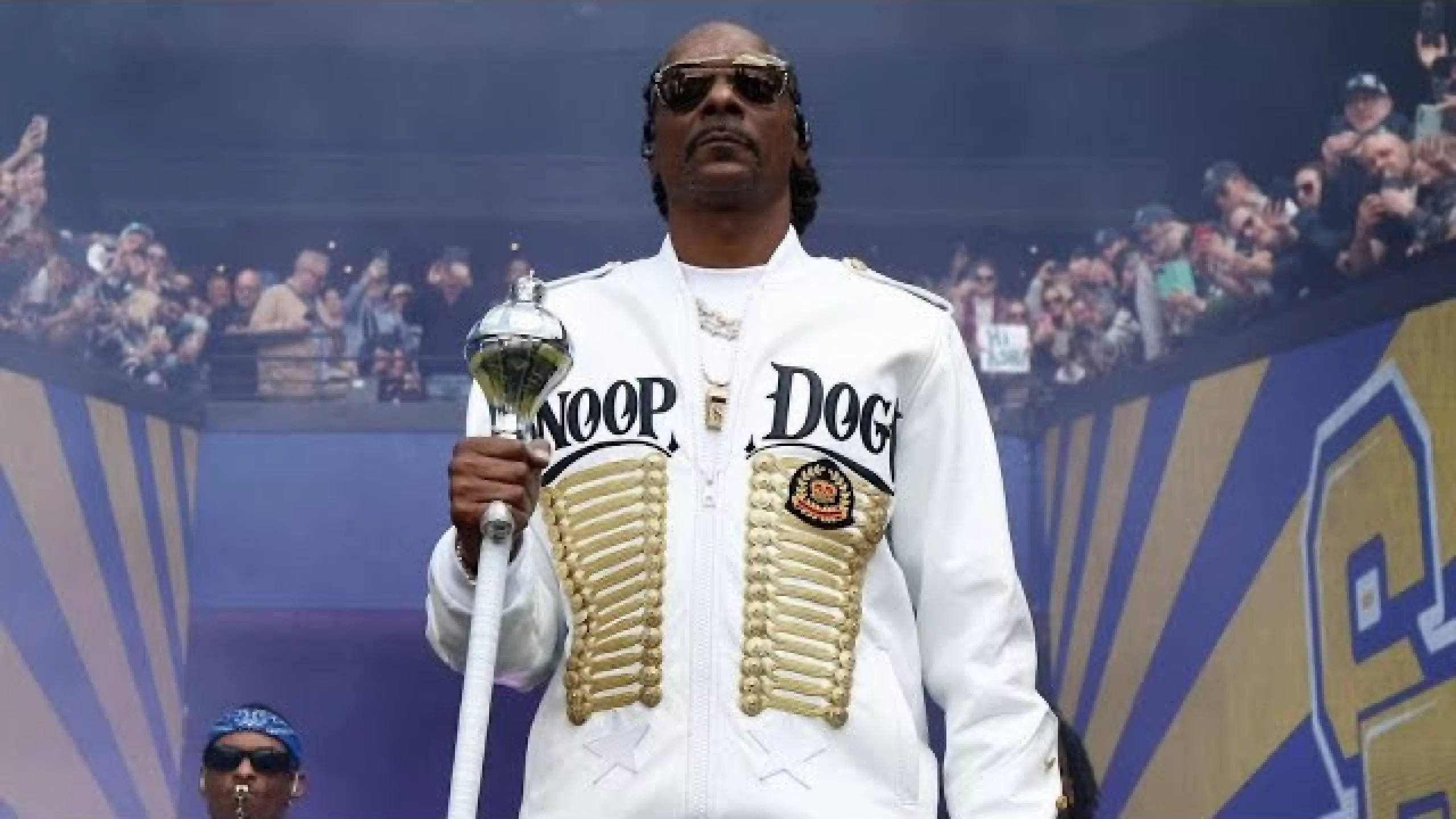 Snoop Dogg Lights Up AFL Grand Final! | Best Pre-Match Show Ever?: Ropa ...