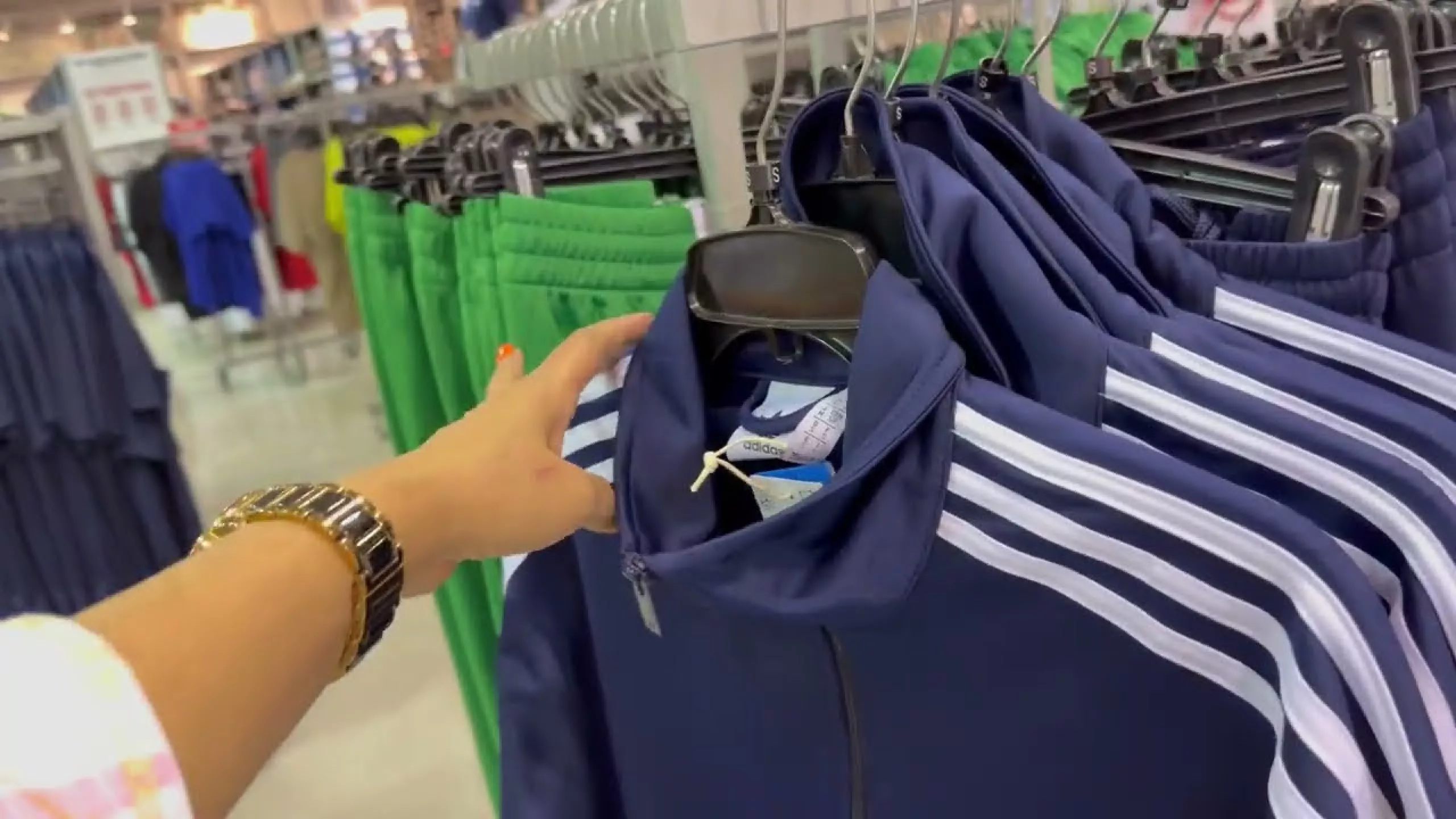 Adidas Outlet SHOPPING SALE UP TO 60% OFF premium outlets : Vêtements ...