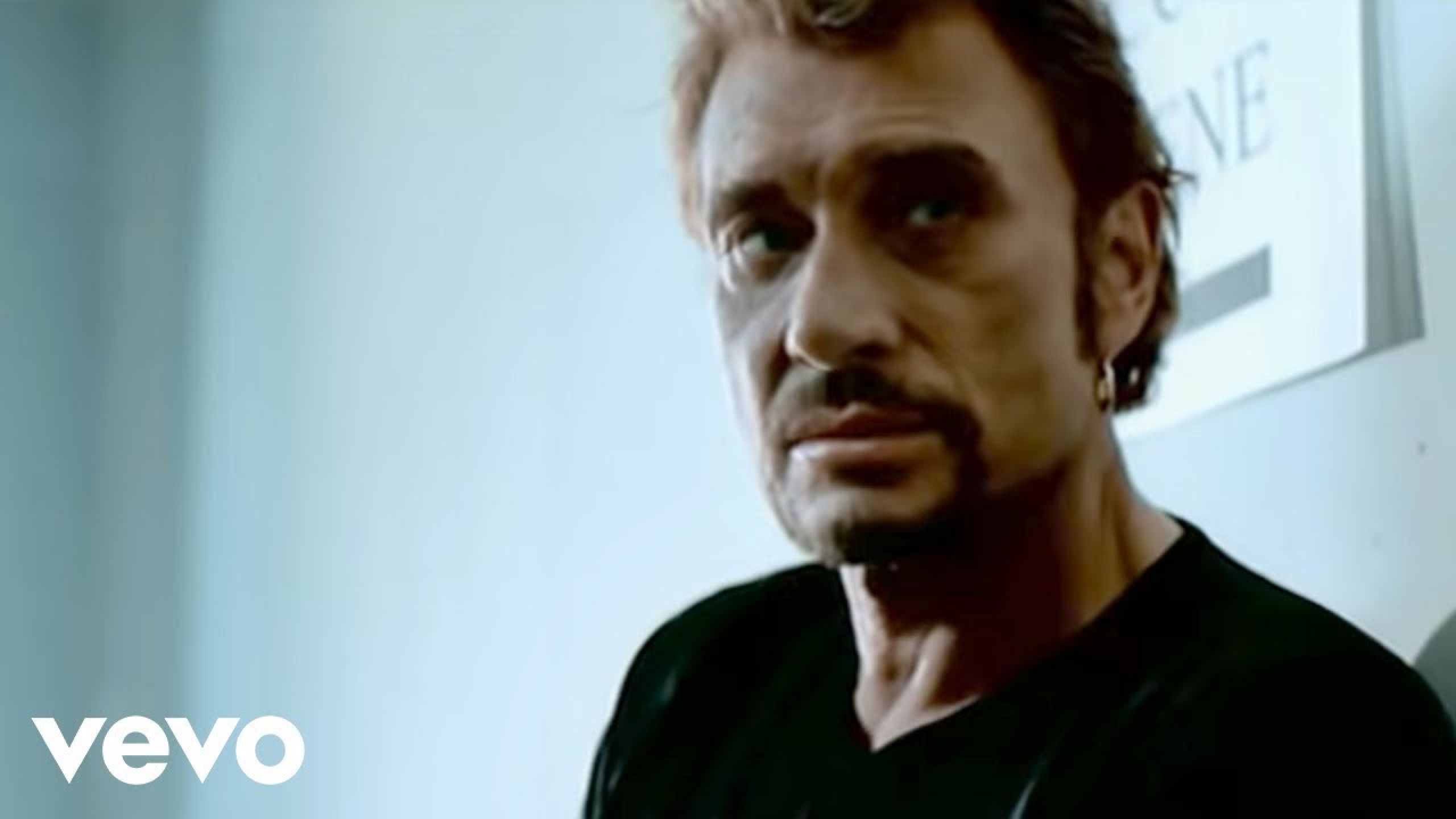 Johnny Hallyday - Allumer Le Feu (Clip Officiel Remasterisé): Clothes ...