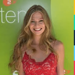 Zoë Straub: Clothes, Outfits, Brands, Style and Looks | Spotern