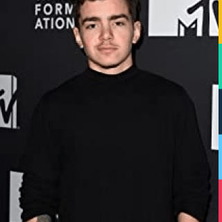Elliot Fletcher: Clothes, Outfits, Brands, Style and Looks | Spotern