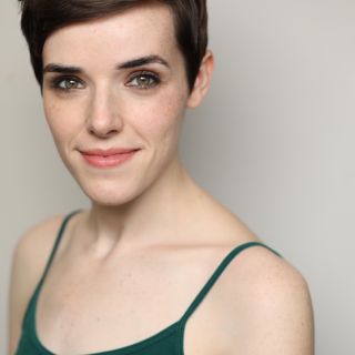 Karli Hall: Ropa, Moda, Look y Estilo | Spotern