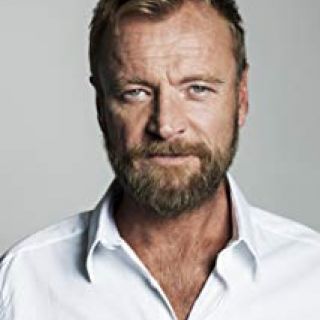 Echa un vistazo al guardarropa de Captain Sam Vimes (interpretado por ...