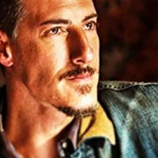 Eric Balfour: Clothes, Outfits, Brands, Style and Looks | Spotern