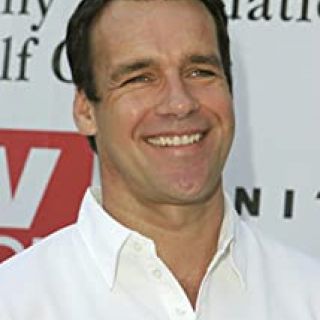 Tom Spade (played by David James Elliott) outfits on Heels