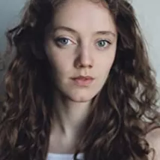 Merwyn (played by Mirren Mack) outfits on The Witcher: Blood Origin