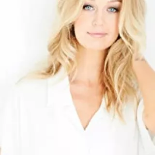 Eve (played by Kate Corbett) outfits on Good Witch