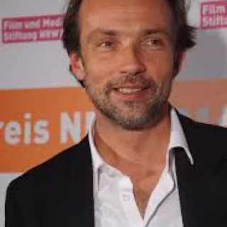 Lucas Gregorowicz: Clothes, Outfits, Brands, Style and Looks | Spotern